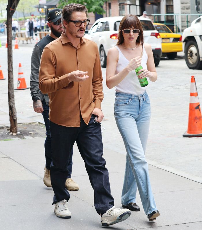 Primero fue Chris Evans y ahora Pedro Pascal: el triángulo amoroso de Dakota Johnson en su nueva ...