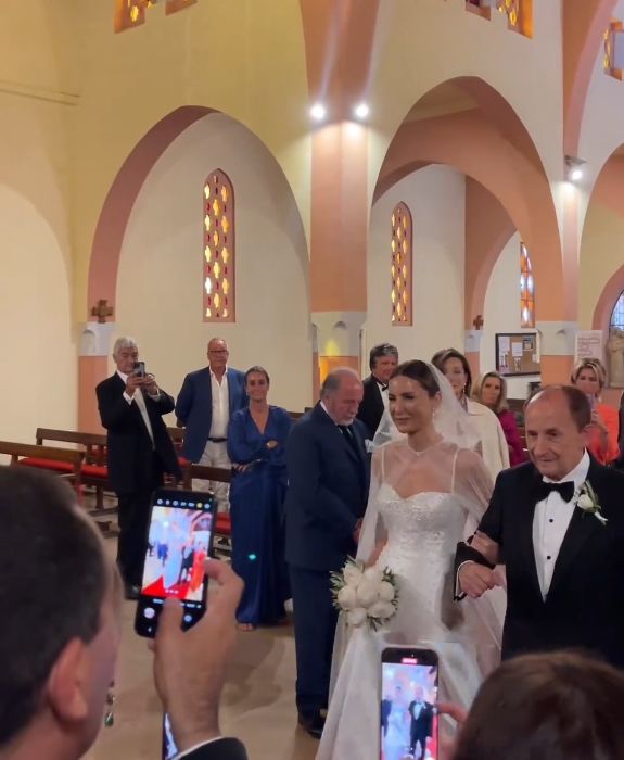 Mónica de Tomás y Laurent De Greef se dan el 'sí, quiero' en una ...