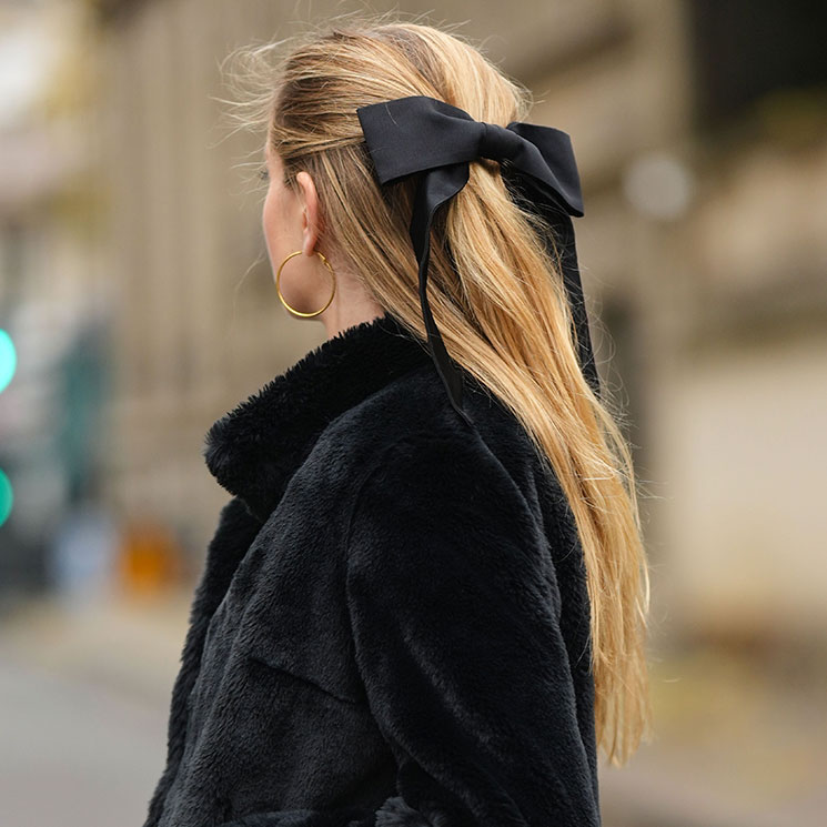 Cómo llevar el lazo 'coquette' que triunfa en peinados y manicuras - Foto 1