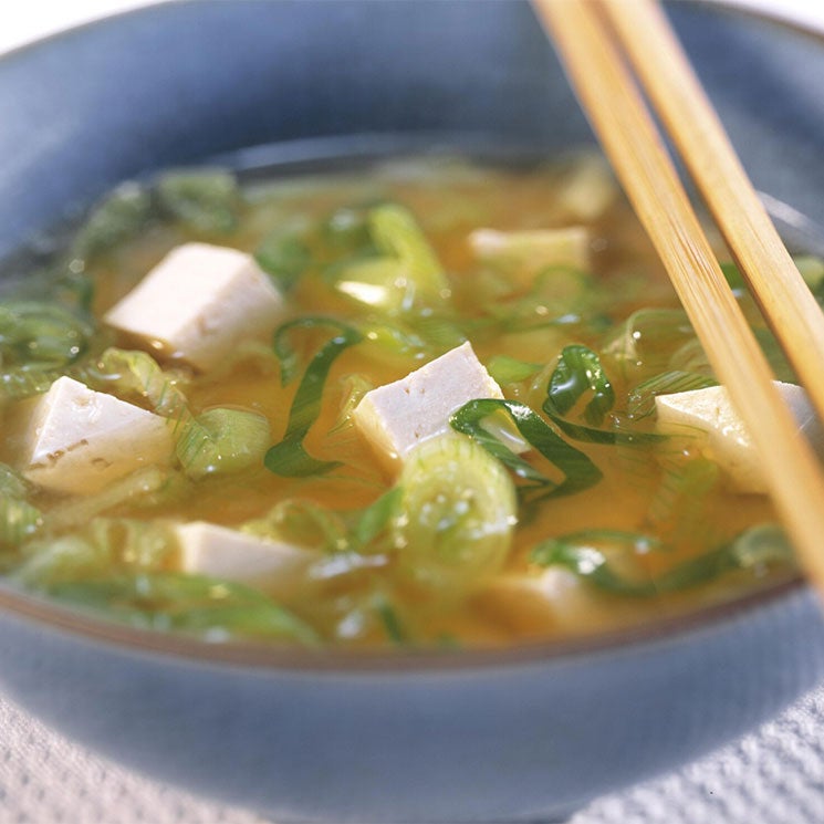 Sopa de miso, cebolleta china y 'kombu'