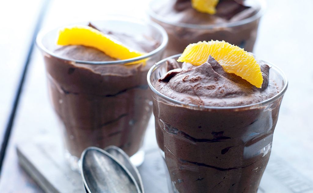 Vasitos de chocolate con licor de naranja