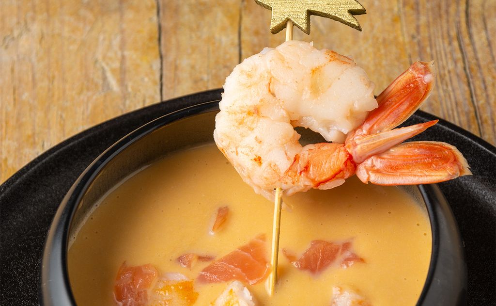 Crema de marisco con salmón, bacalao y gambas