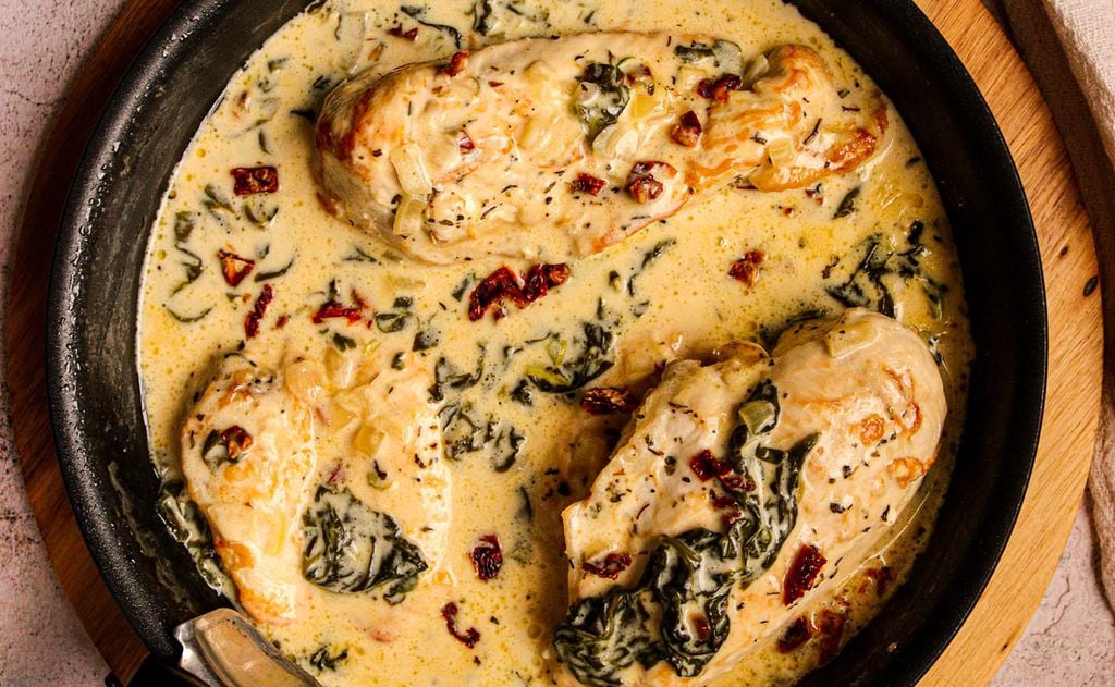 Pollo cremoso con espinacas