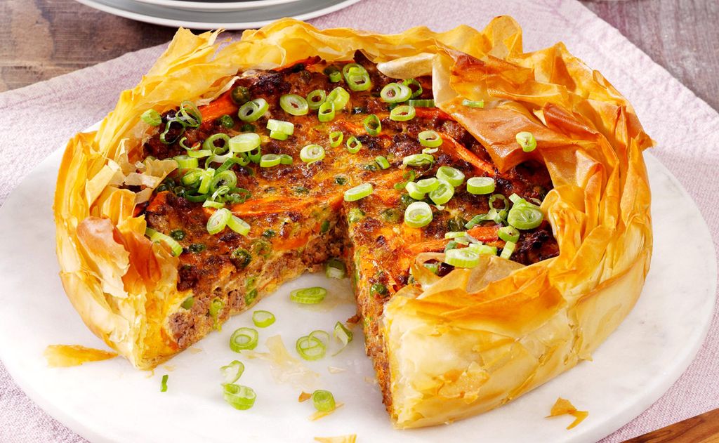Pastel de carne y queso manchego con pasta filo
