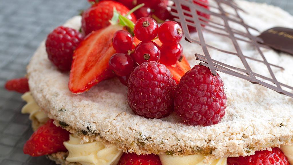 'Trifle' de chantilly con bizcocho de chocolate y frutos rojos