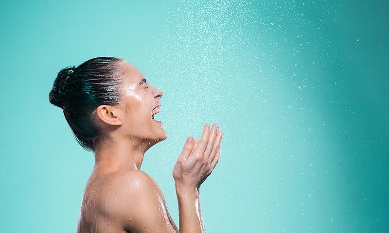 Estos son los beneficios de darte una ducha fría
