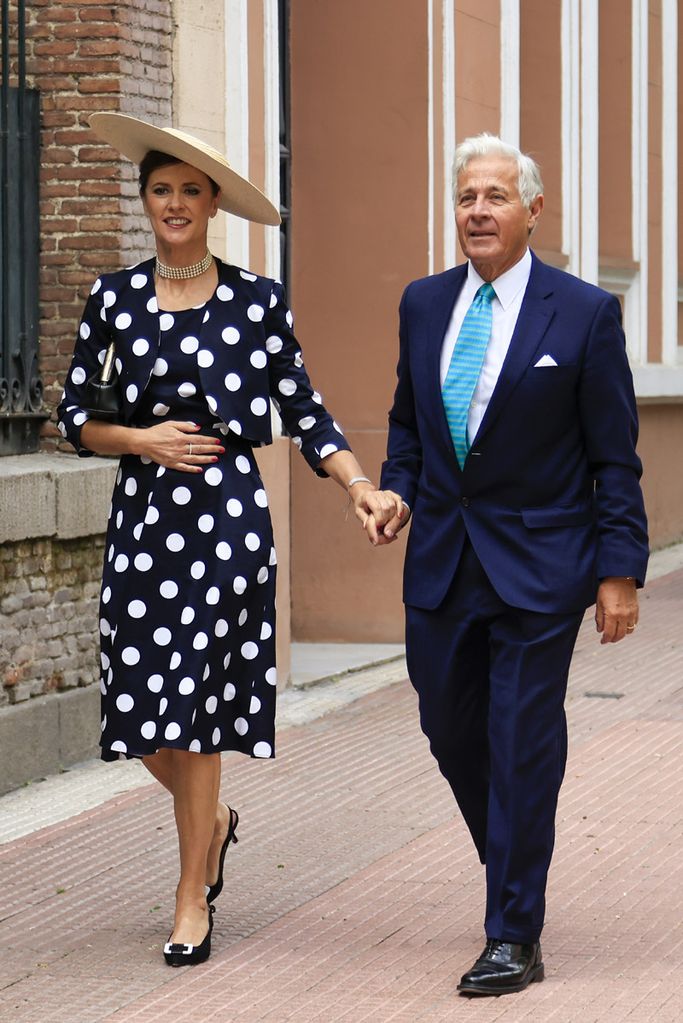 El look de invitada de Nuria March inspirado en Diana de Gales