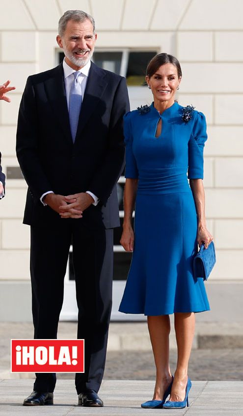 Reina Letizia y su vestido azul con flores de lentejuelas en Berlín