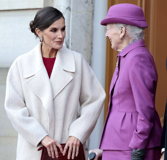 La reina Letizia y su look con pendientes de doña Sofía al llegar a ...