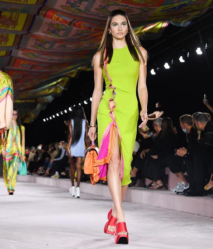 La supermodelo Grace Elizabeth, pura ternura con su bebé