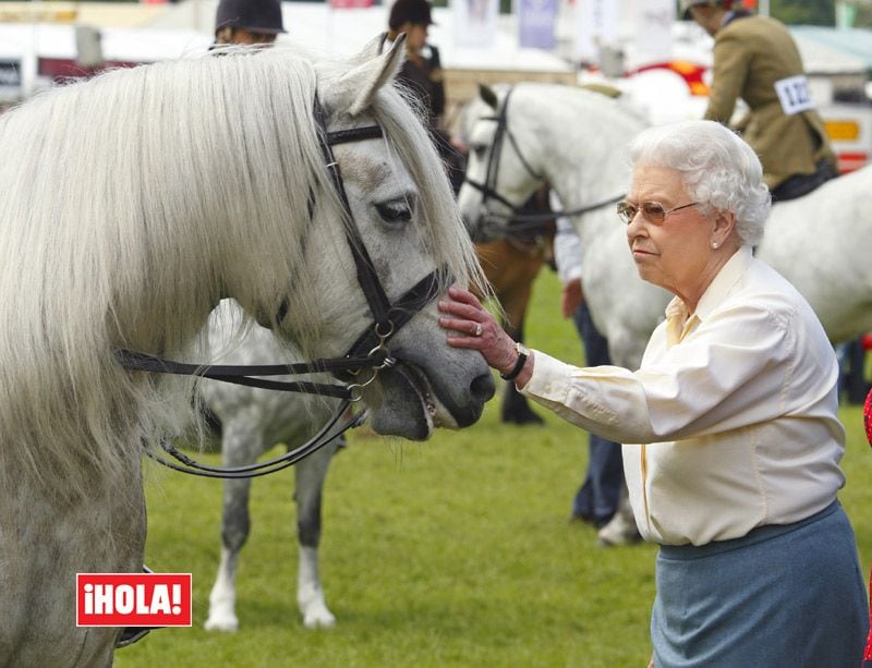 Isabel II vuelve a montar a caballo a sus 94 años