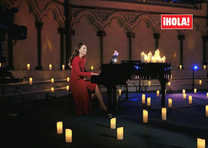 Kate Middleton toca el piano en un concierto navideño