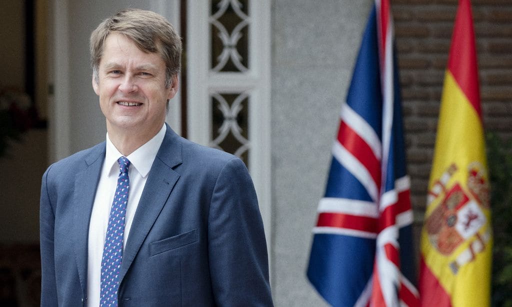 ¿Cómo vive un británico la coronación de Carlos III? Hugh Elliott ...