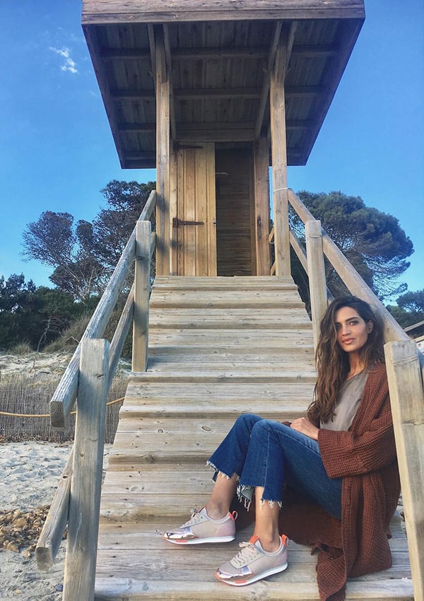 Sara Carbonero y Sandra Gago comparten las zapatillas que son tendencia