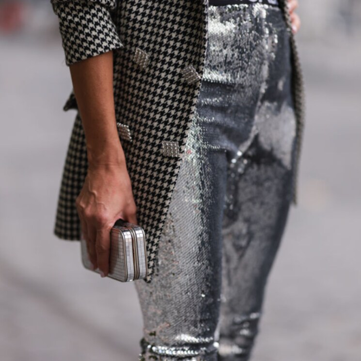 Ropa y complementos metalizados: la tendencia viral esta temporada