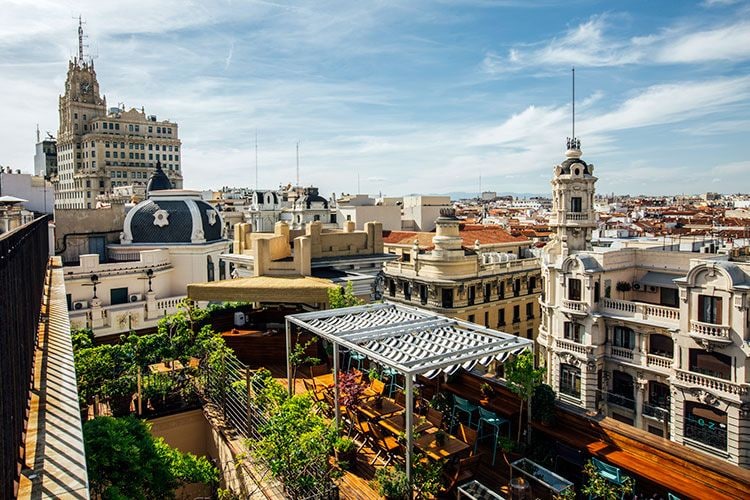 Una vuelta (o dos) por Chueca, el barrio madrileño más trendy y con más ...