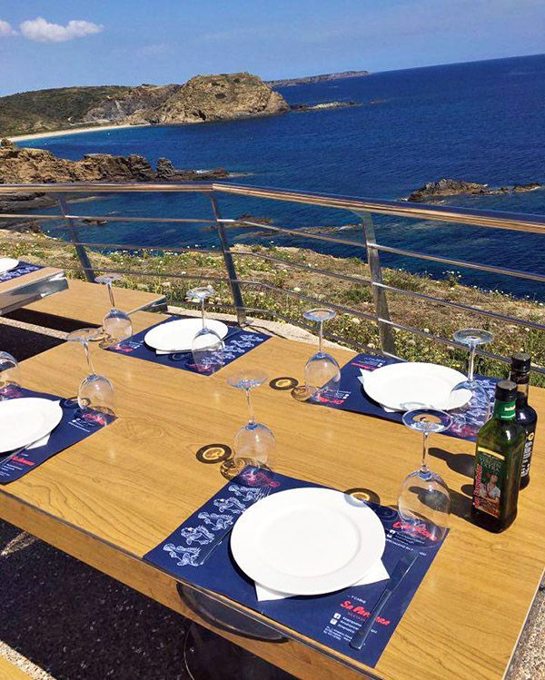 Siete chiringuitos de Menorca donde pasar las horas frente al mar