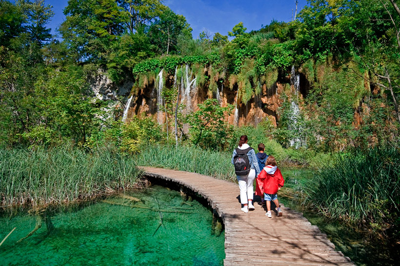 Claves para visitar los lagos de Plitvice, uno de los espacios ...
