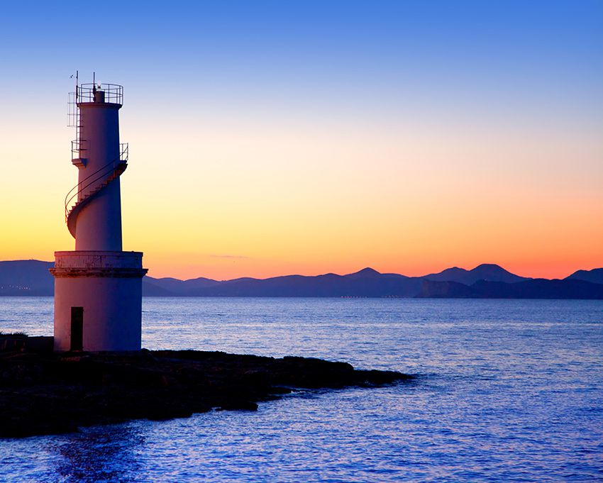 De faro en faro por Formentera, magia sobre el mar