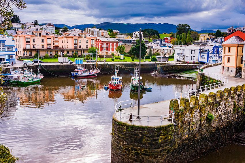 Playas, villas marineras y una senda costera, una ruta redonda por el ...