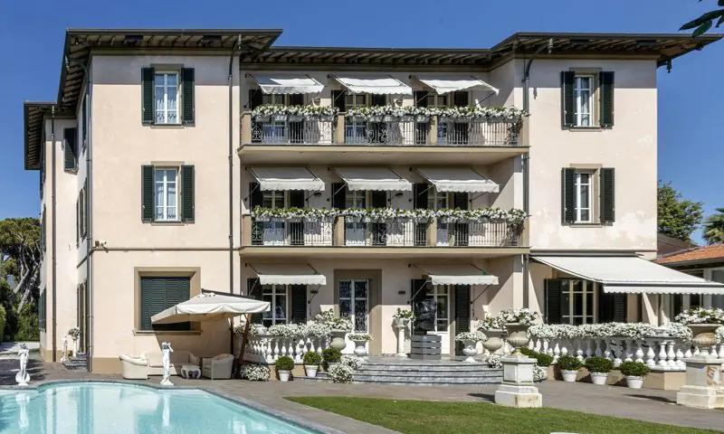 Andrea Bocelli nos enseña su casa frente al mar de la Toscana