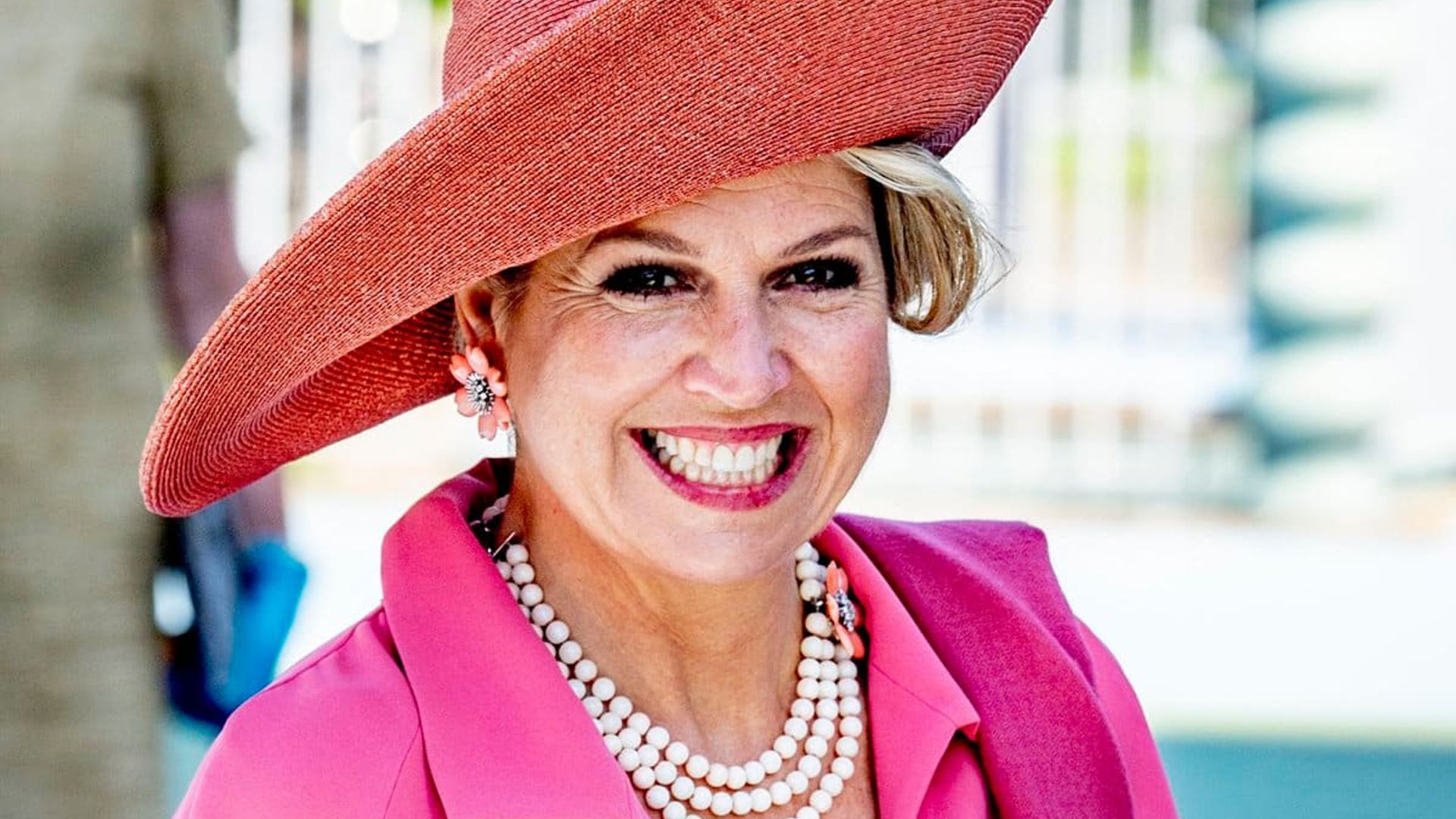 Queen Maxima looks pretty in pink for museum visit