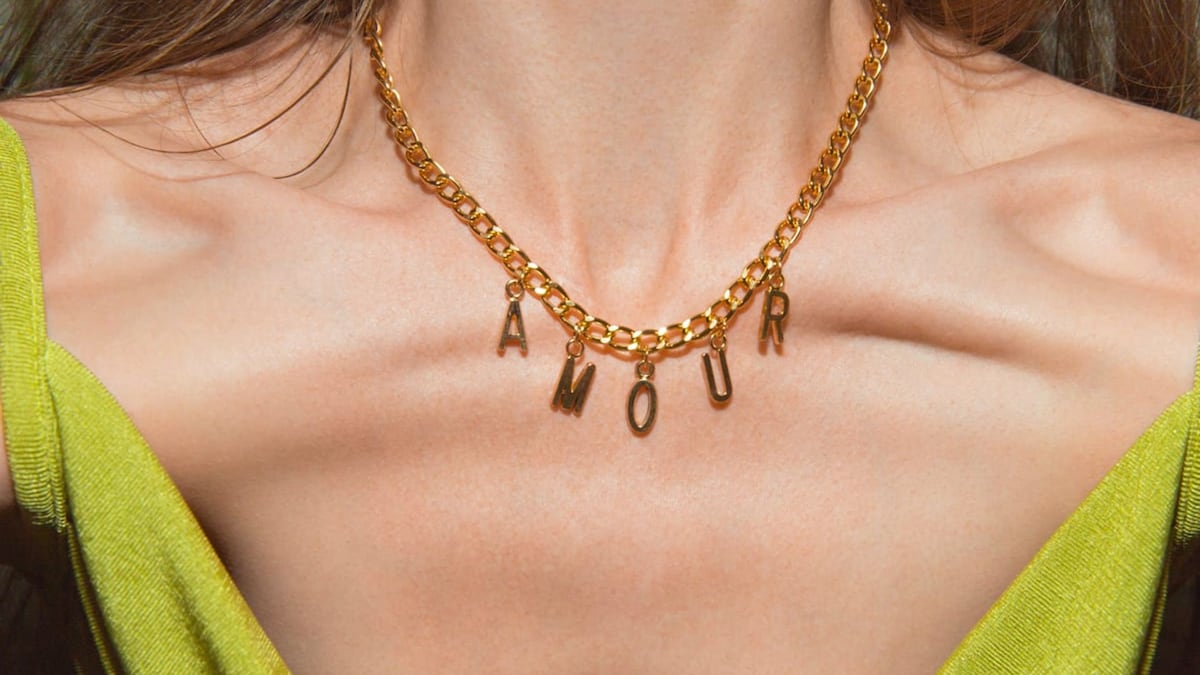 How to choose the perfect necklace for every neckline