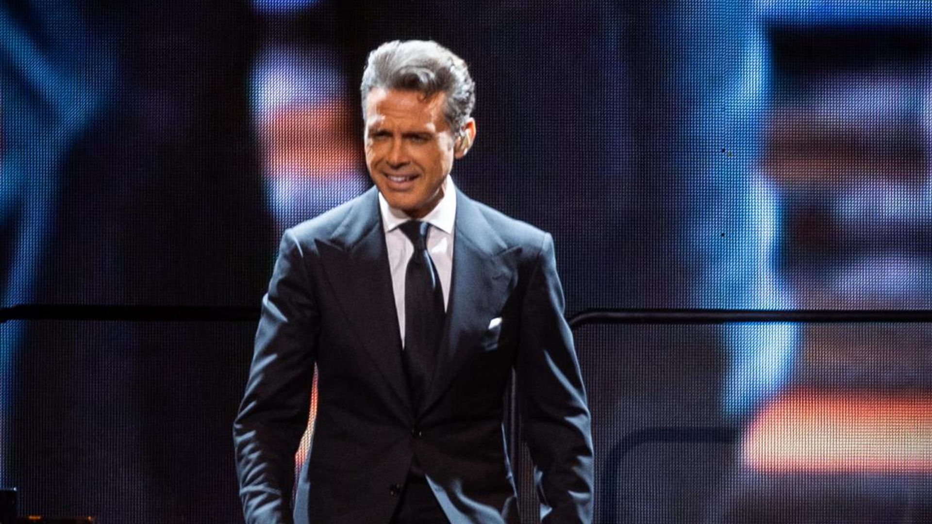 Luis Miguel shares highlights of his concerts in Argentina