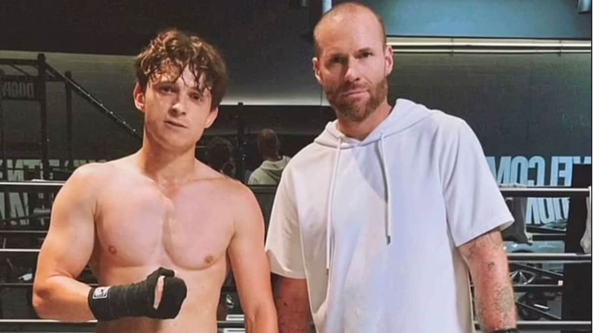 Tom Holland flaunts his muscles in new shirtless pic
