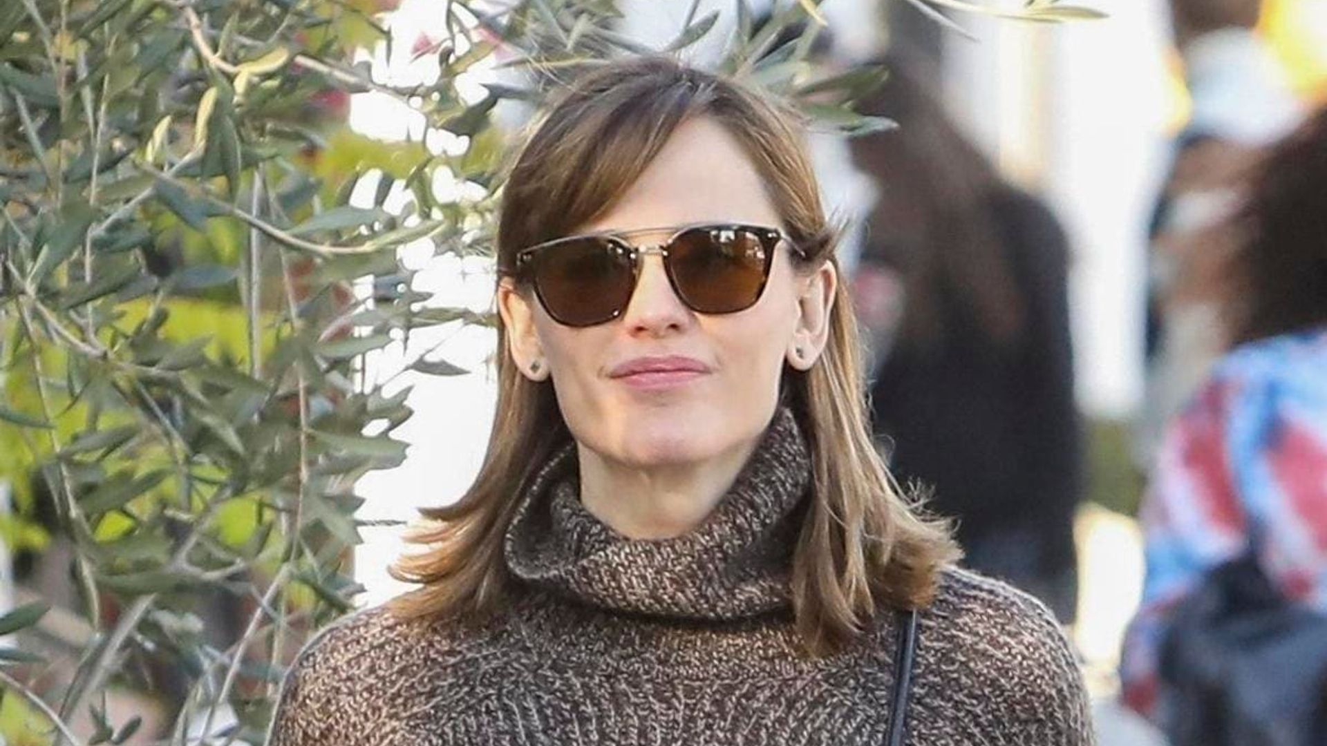 Jennifer Garner looks chic with her new look