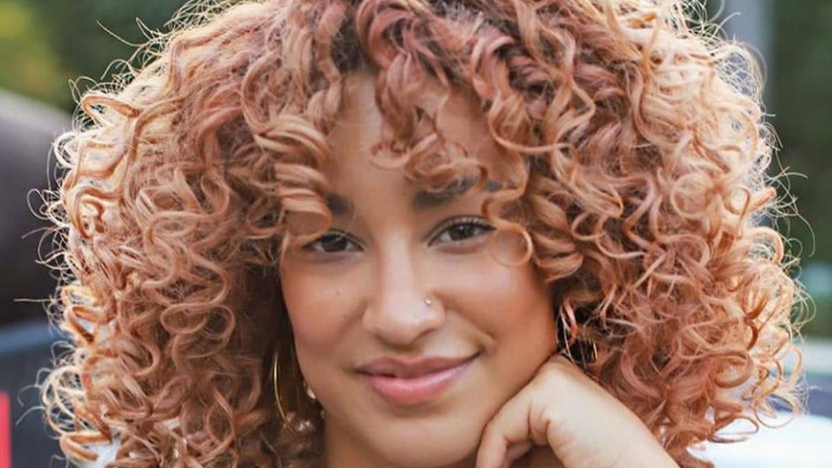Julissa Prado is having a major Rizos Curls sale for Latina Equal Pay Day