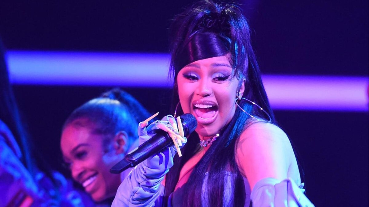 Cardi B returns to the stage after Takeoff’s death