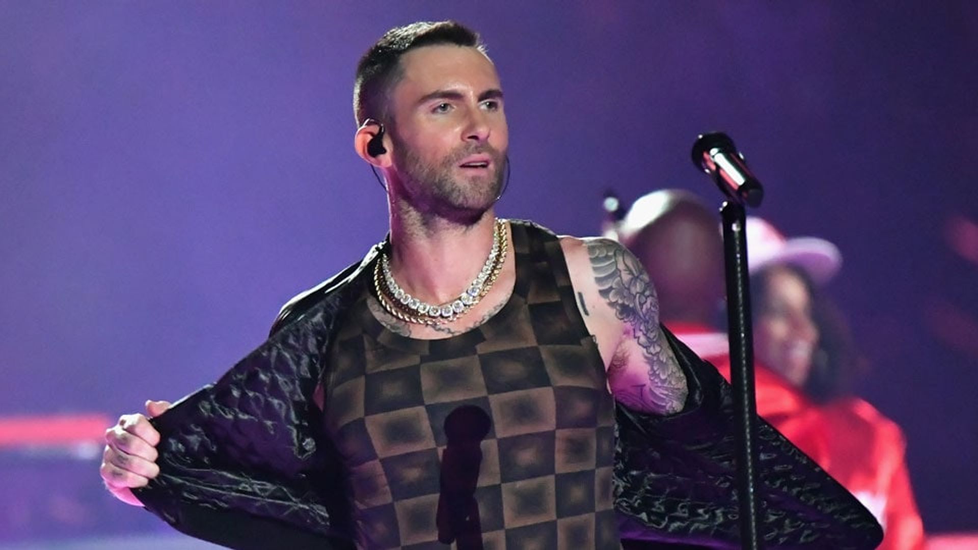 Maroon 5's halftime performance sparks hilarious meme