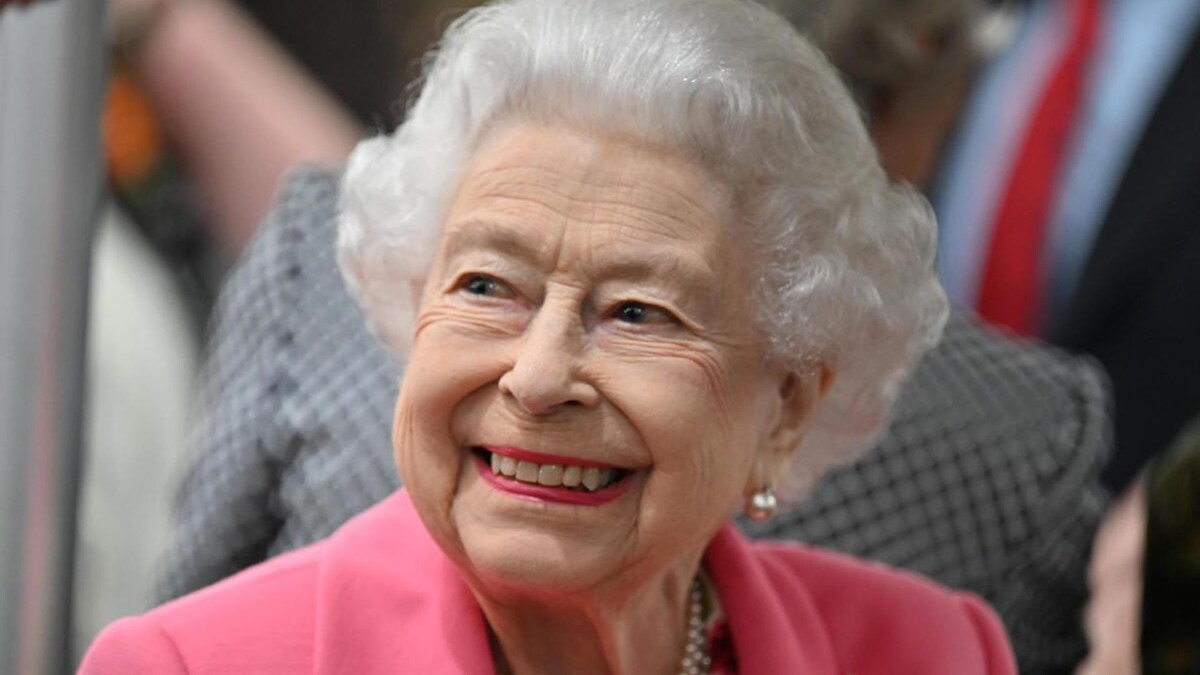 Royal family announces new social media tools to celebrate Queen ...