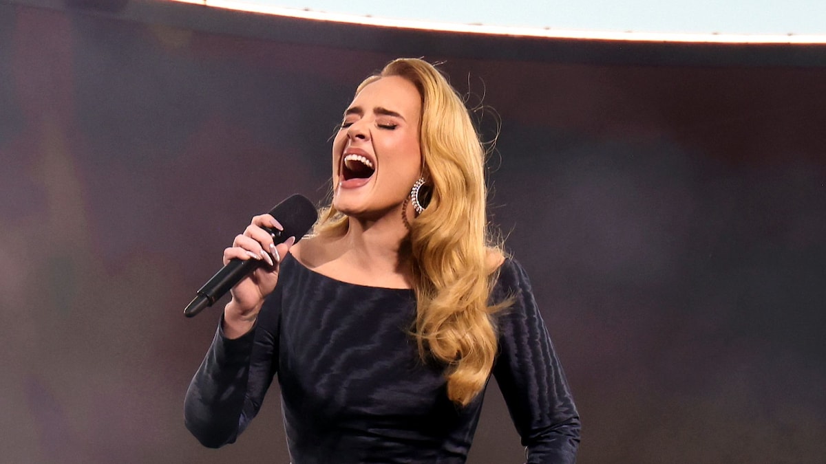 Adele announces she is taking a break from stage