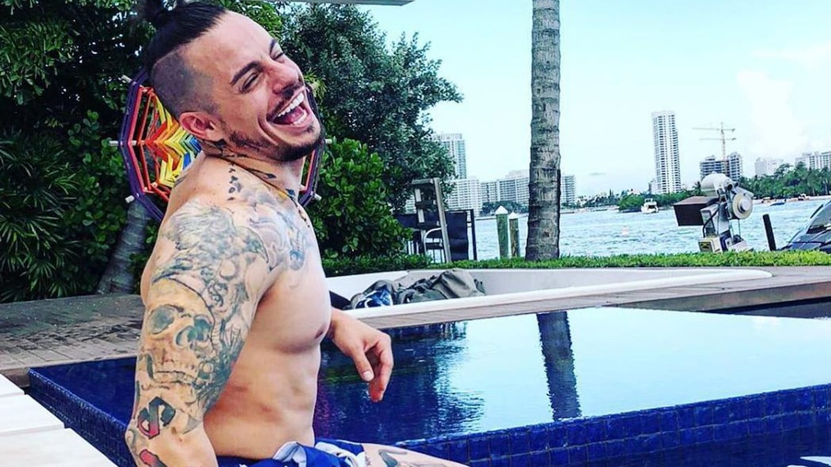 Casper Smart gets large leg tattoo