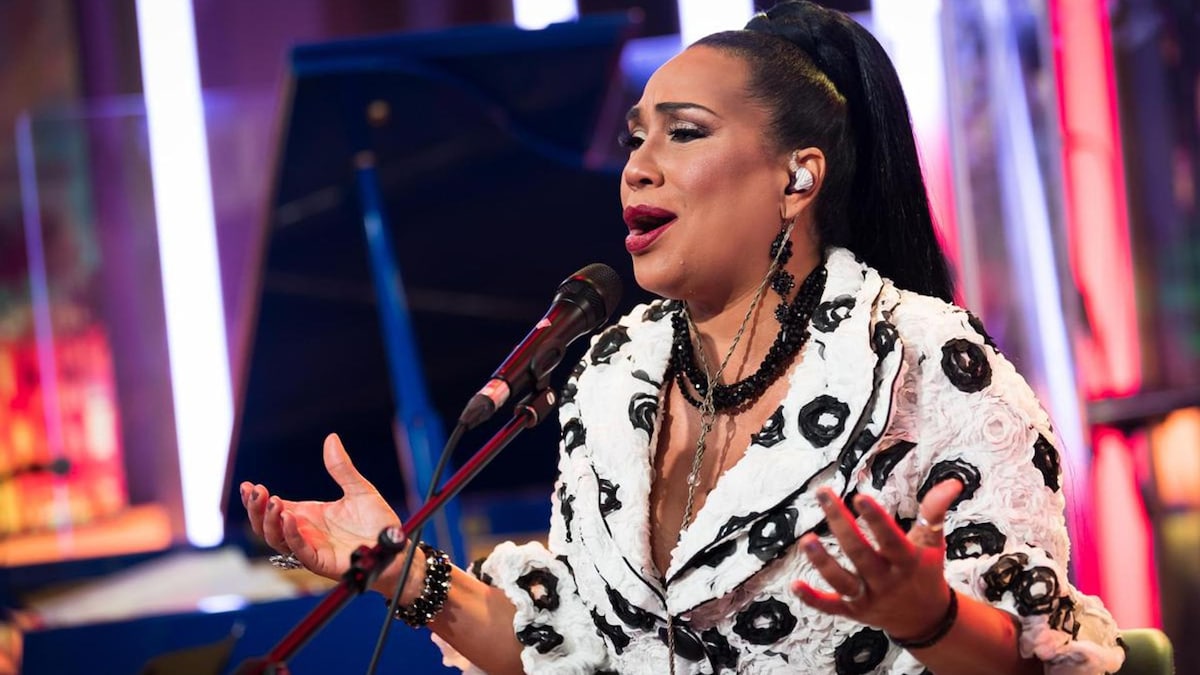 Aymée Nuviola honors Celia Cruz with a tribute in Uruguay