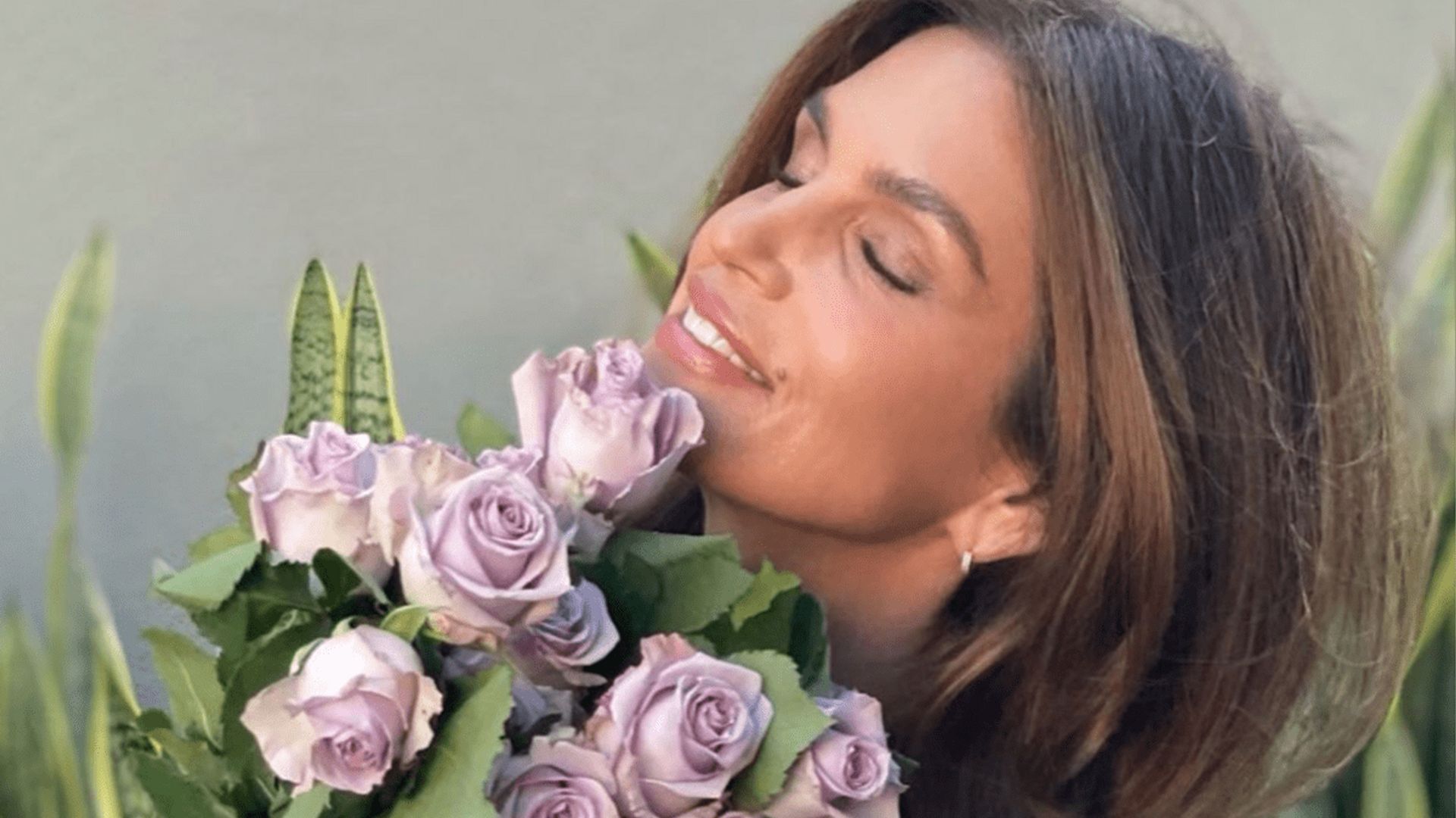 Cindy Crawford inspires women with new haircare collection [VIDEO]