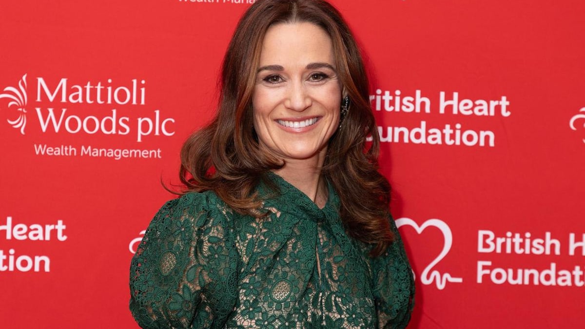 Pippa Middleton Looks Festive In Green And Red Ahead Of Sisters