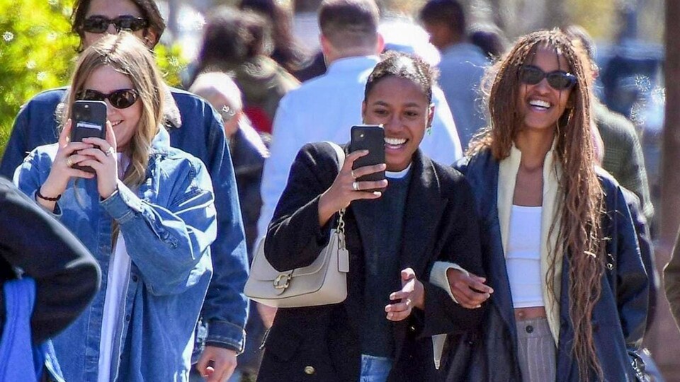 Malia Obama laughs alongside Joe Biden’s grandkids
