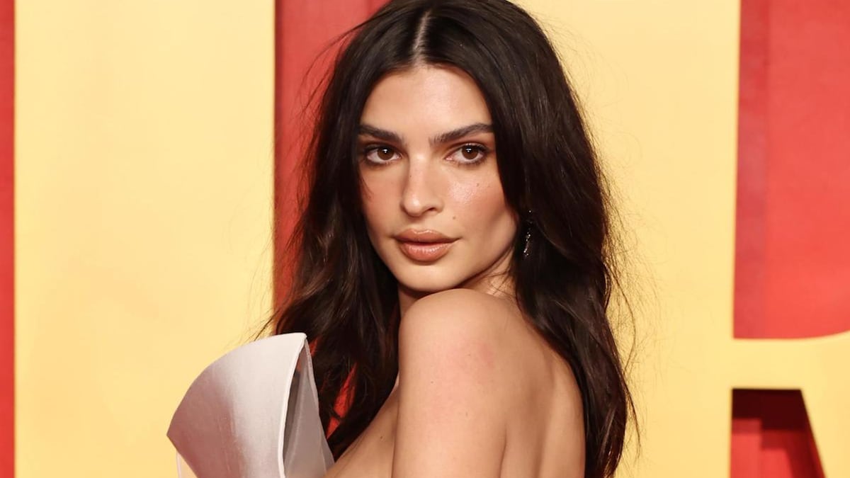 Emily Ratajkowski debuts her empowering ‘divorce ring’