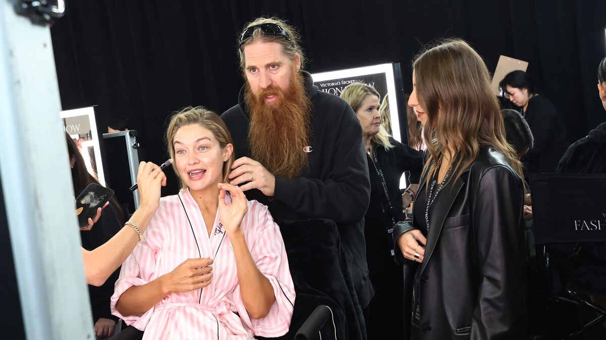 Victoria's Secret 2024 hair lead Duffy redefines beauty with bold hair ...