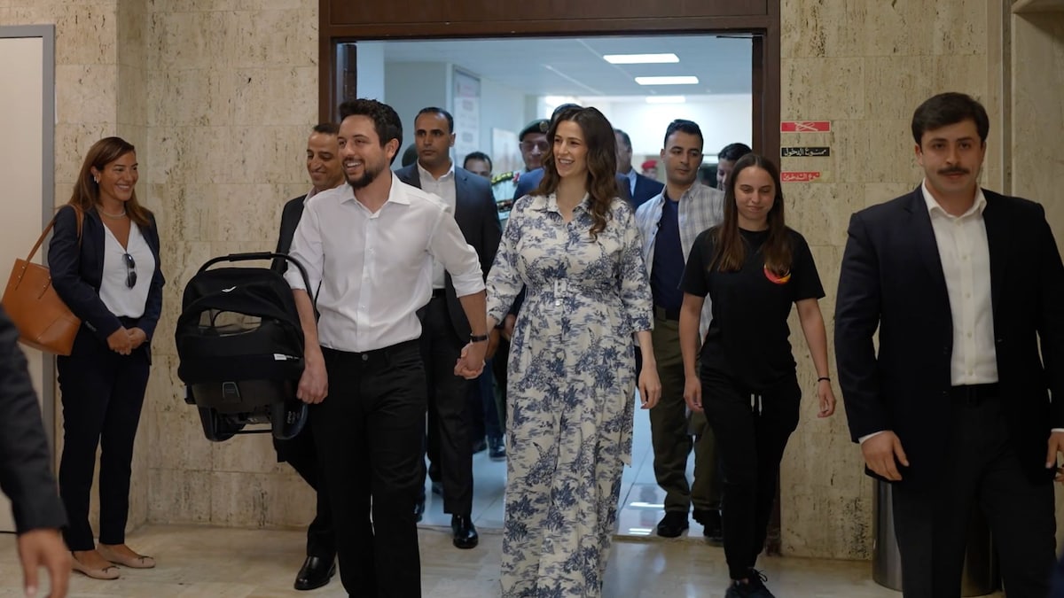 Royal family member spotted leaving hospital with Crown Prince Hussein ...