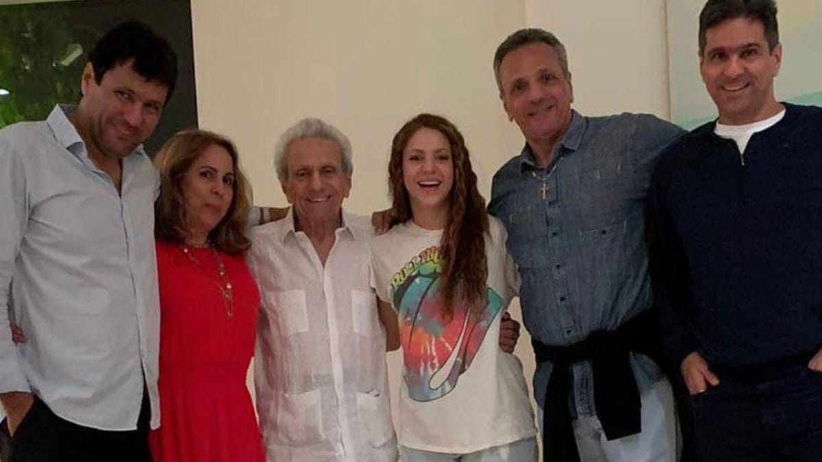 Who are Shakira’s family members?