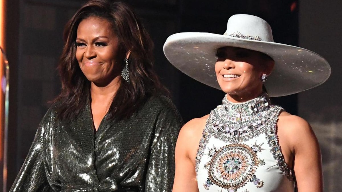 Michelle Obama, Jennifer Lopez show off abs with gym photo
