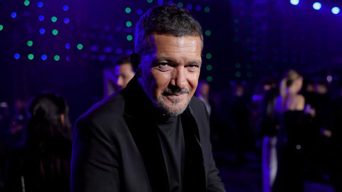 Antonio Banderas shares his Christmas song obsession