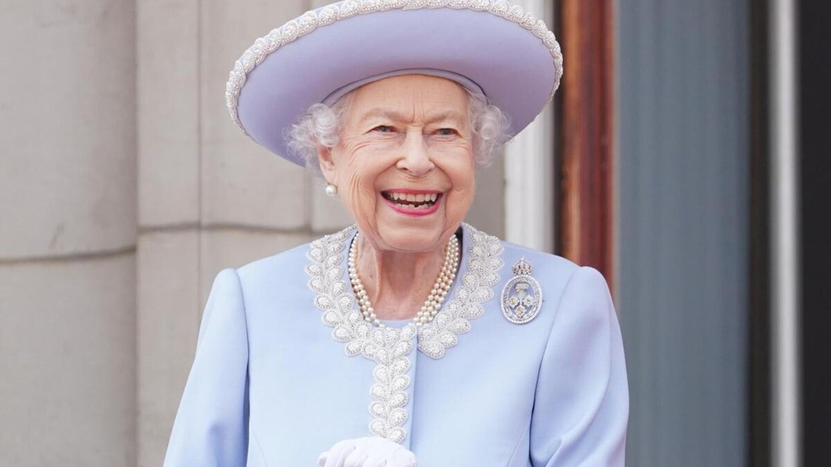 Queen Elizabeth appears to show off new haircut