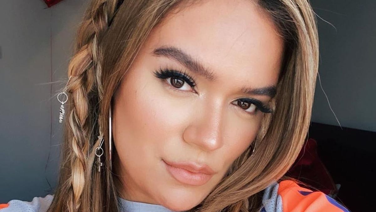Karol G reveals her new edgy manicure