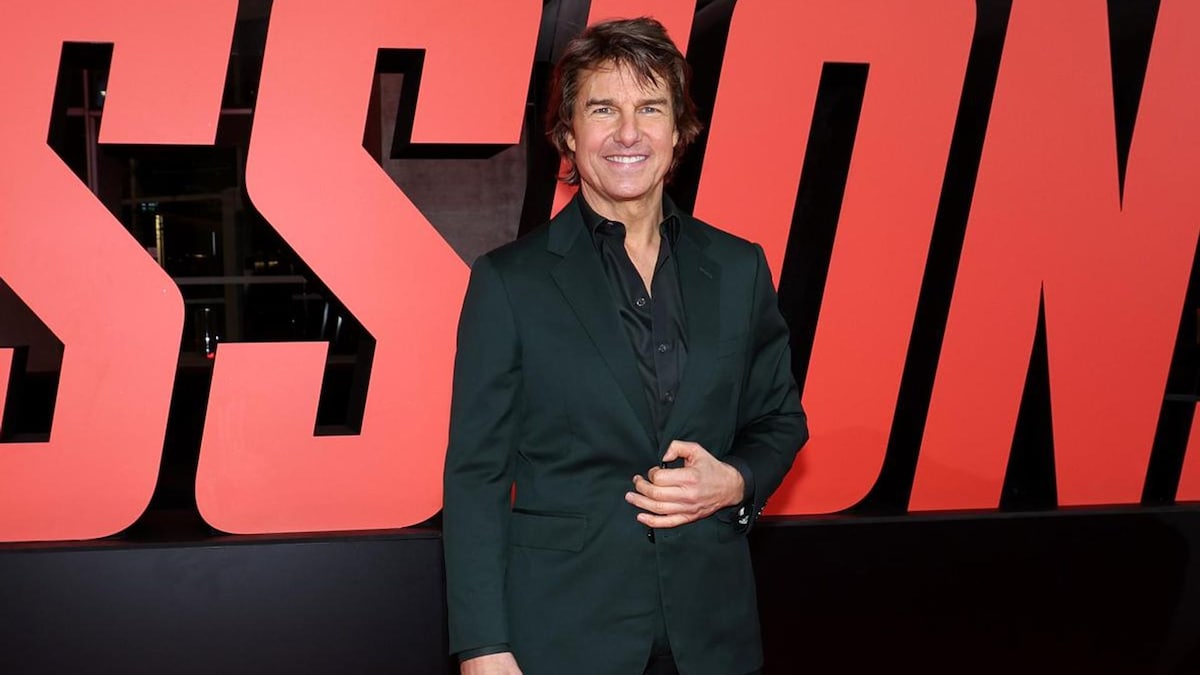Tom Cruise pauses interview to praise Olympian interviewer