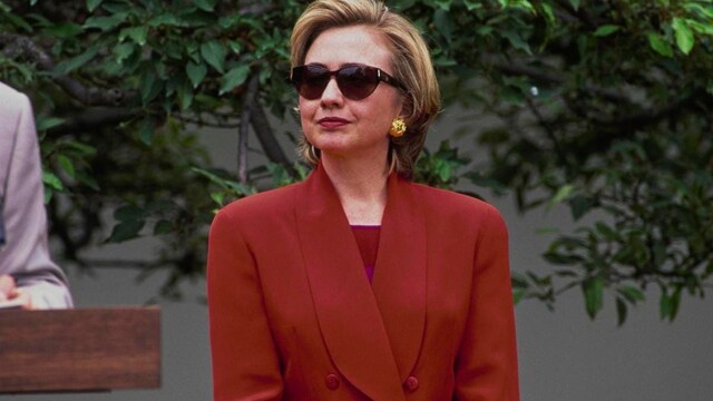 Hillary Clinton shares ‘90s holiday throwback